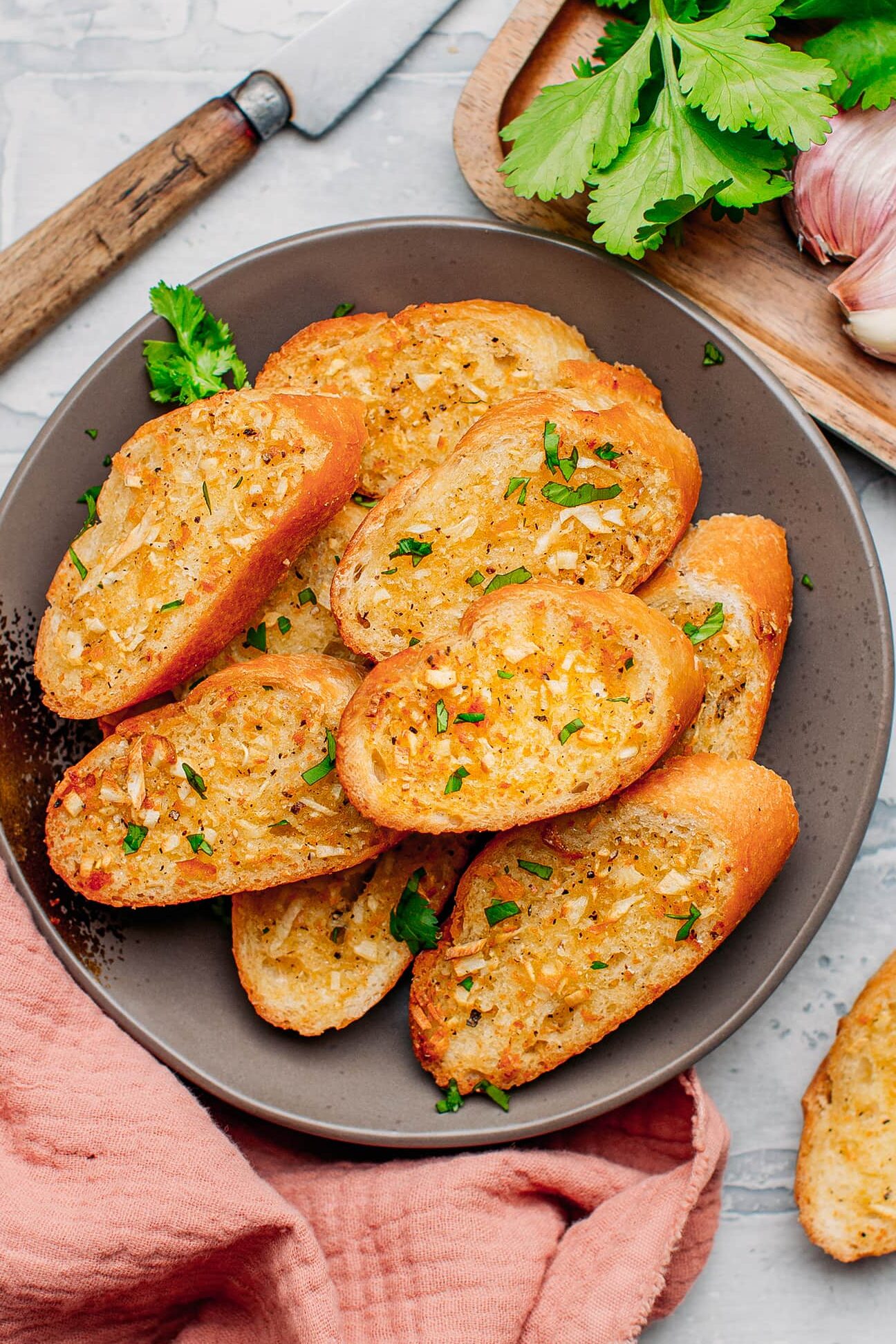 Crispy Garlic Bread Recipe: Air Fryer Perfection! - Air Fryer Delights